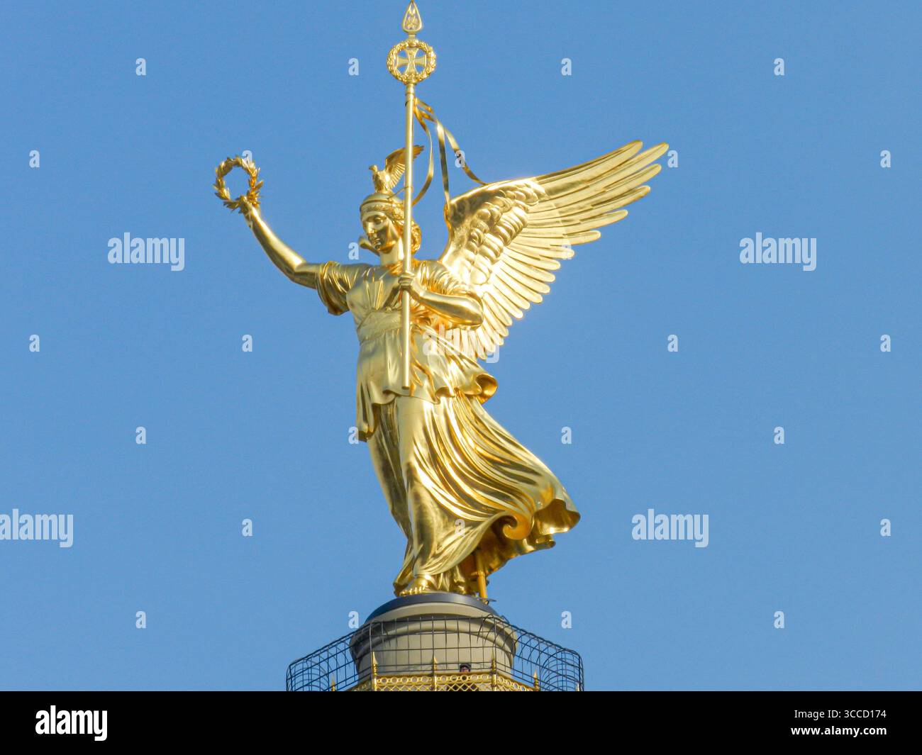 Gilded statue classical goddess hi-res stock photography and images - Alamy