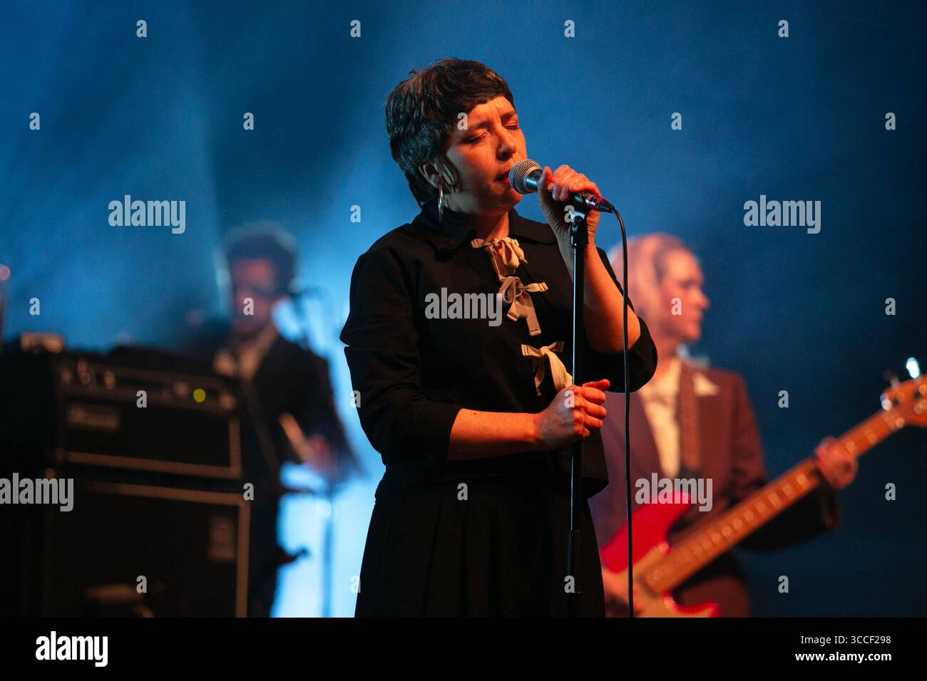 Singer Lisa O'Neill performing on stage with the Pogues at O2 Apollo in ...