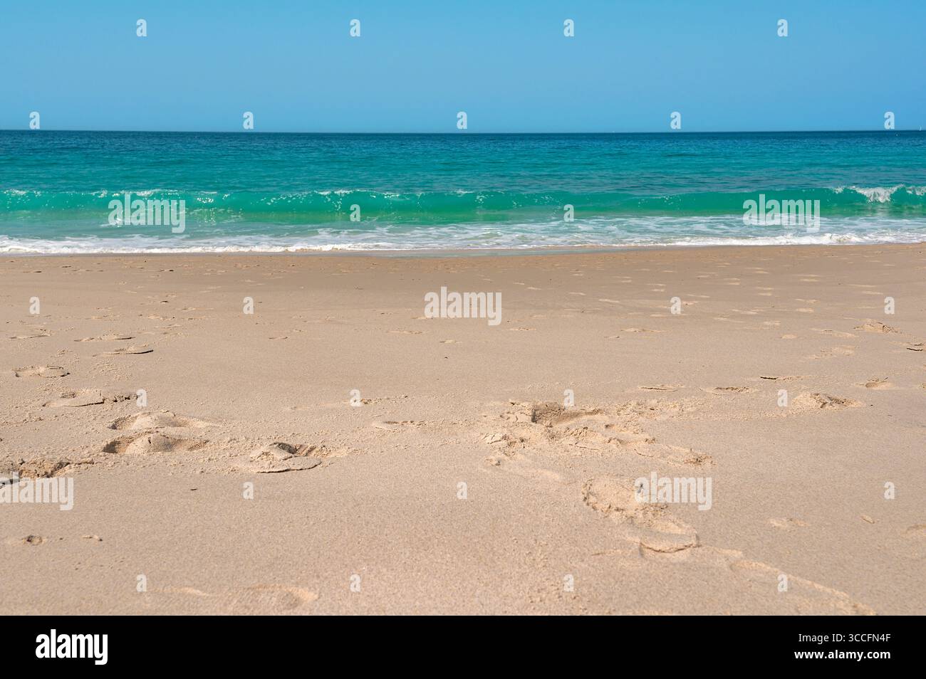 Sandy beach turquoise ocean waves hi-res stock photography and images ...