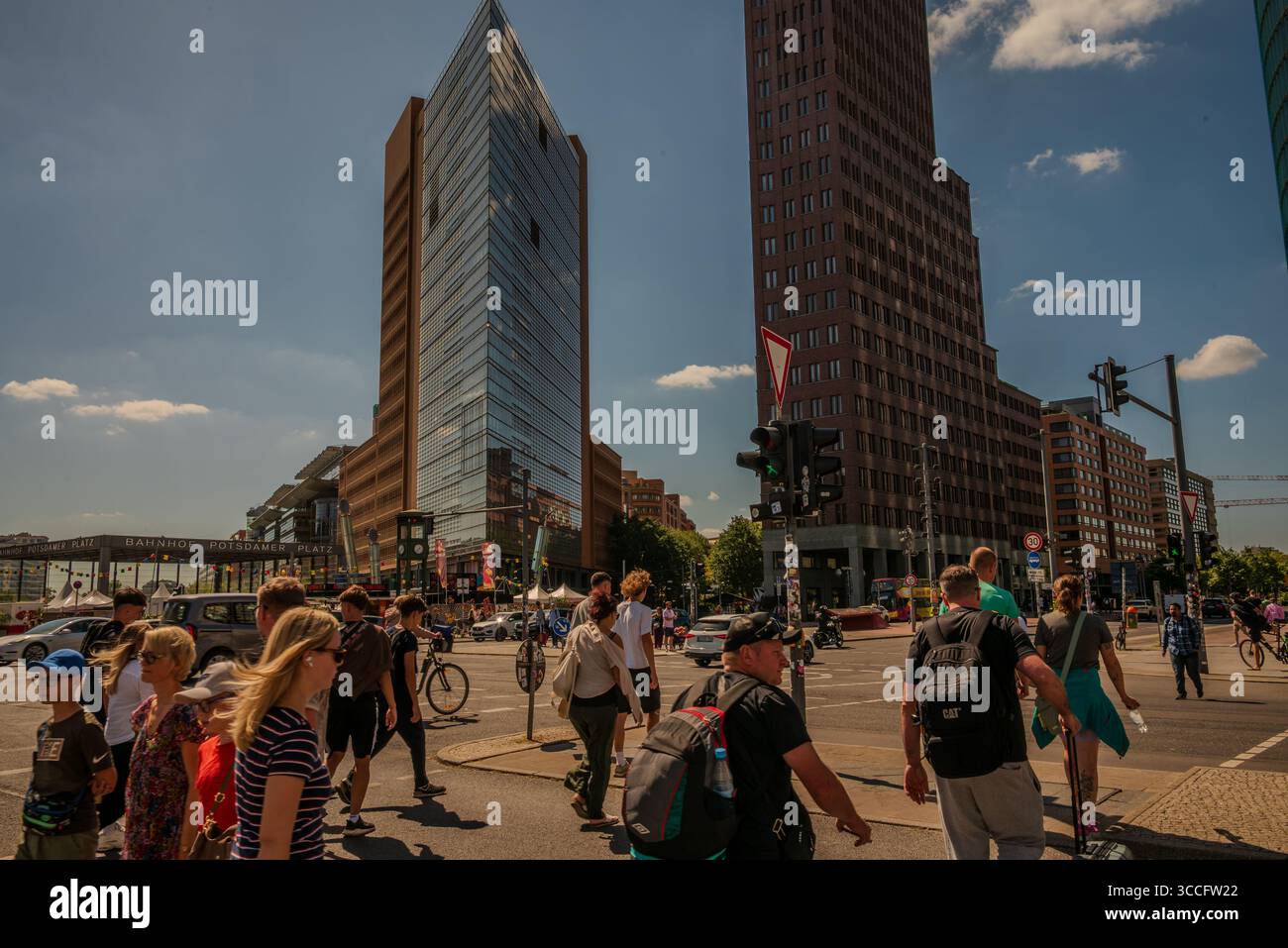Buildings berlin hi-res stock photography and images - Alamy
