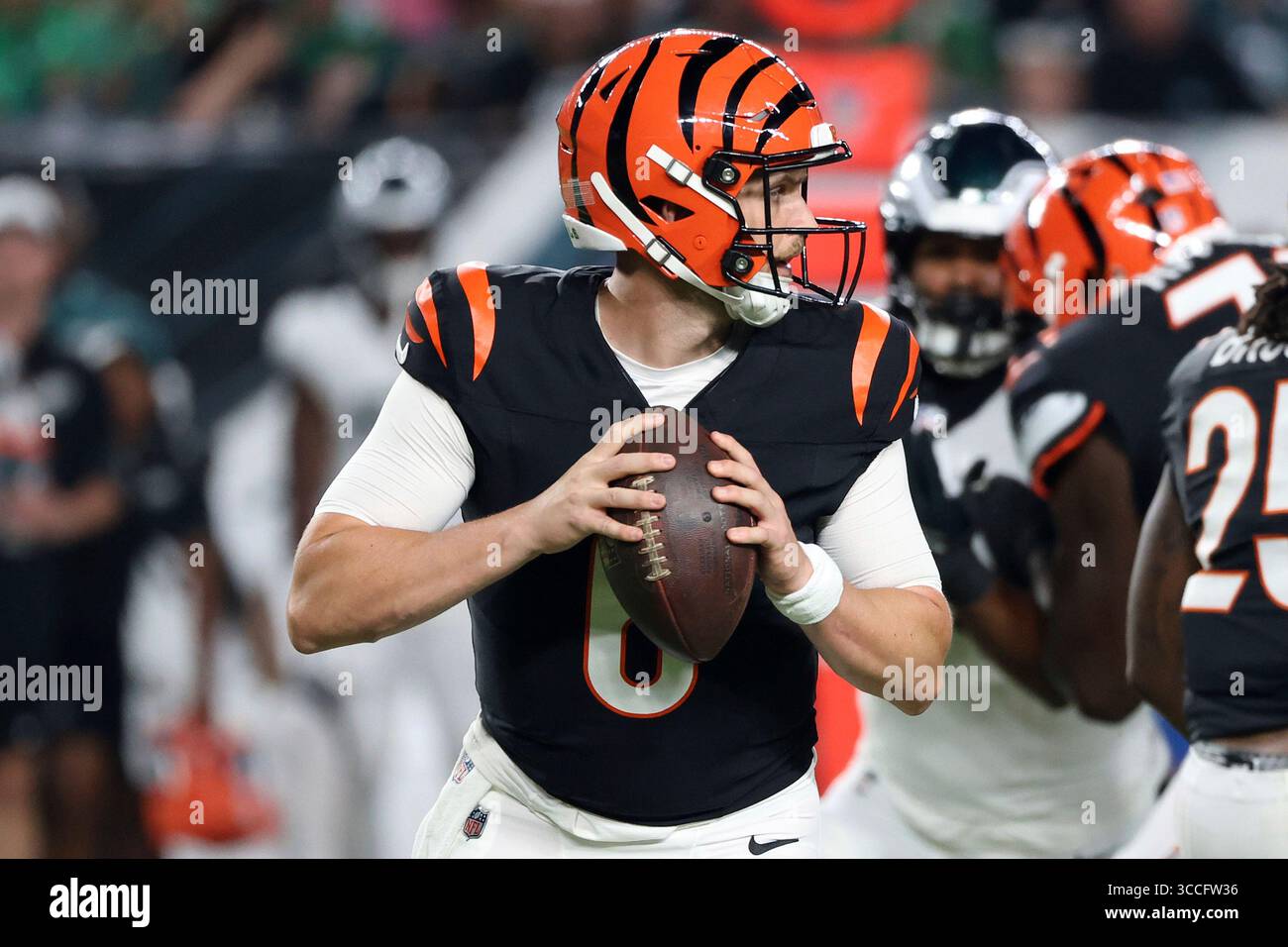 Cincinnati Bengals quarterback Jake Browning (6) throws the ball during ...