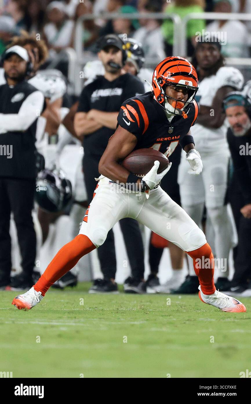 Cincinnati Bengals wide receiver Jordan Moore (14) runs with the ball ...