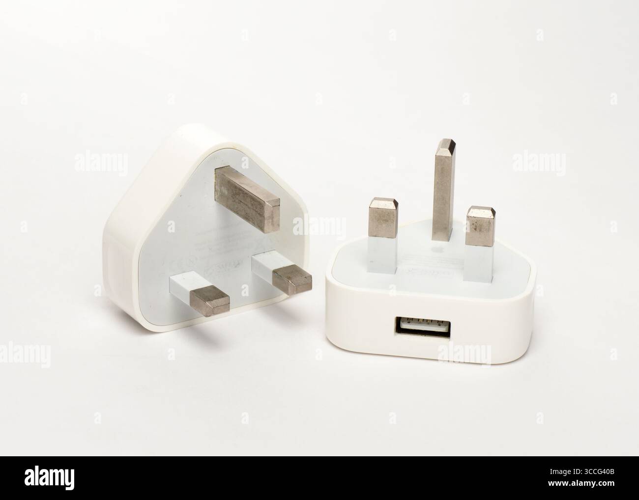 Apple 3 pin wall plugs hi-res stock photography and images - Alamy