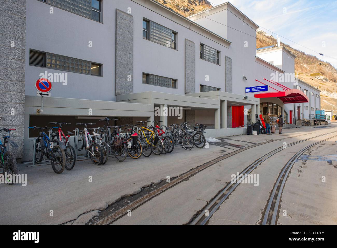 Zermatt train station hi-res stock photography and images - Alamy