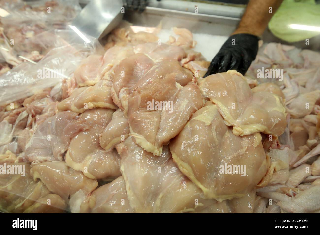 Pechuga de pollo hi-res stock photography and images - Alamy