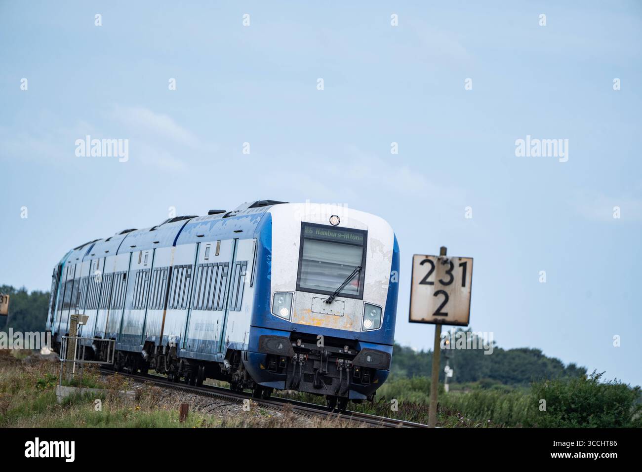Regionalexpress RE6 zwischen auf der Strecke zwischen den Endbahnhöfen ...
