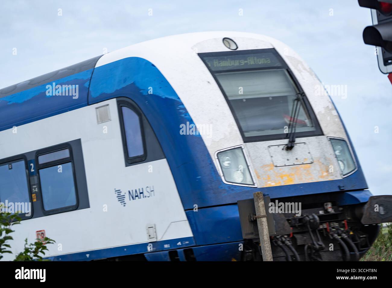 Regionalexpress RE6 zwischen auf der Strecke zwischen den Endbahnhöfen ...