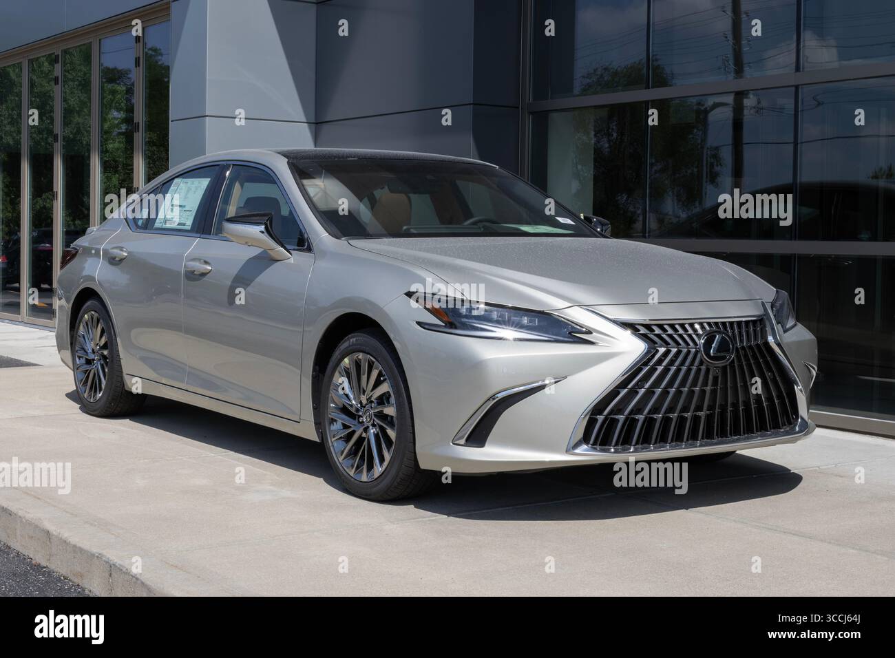 Lexus es 2025 hi-res stock photography and images - Alamy