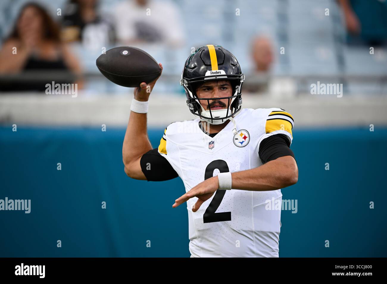 Pittsburgh Steelers quarterback Mason Rudolph (2) warms up before an ...