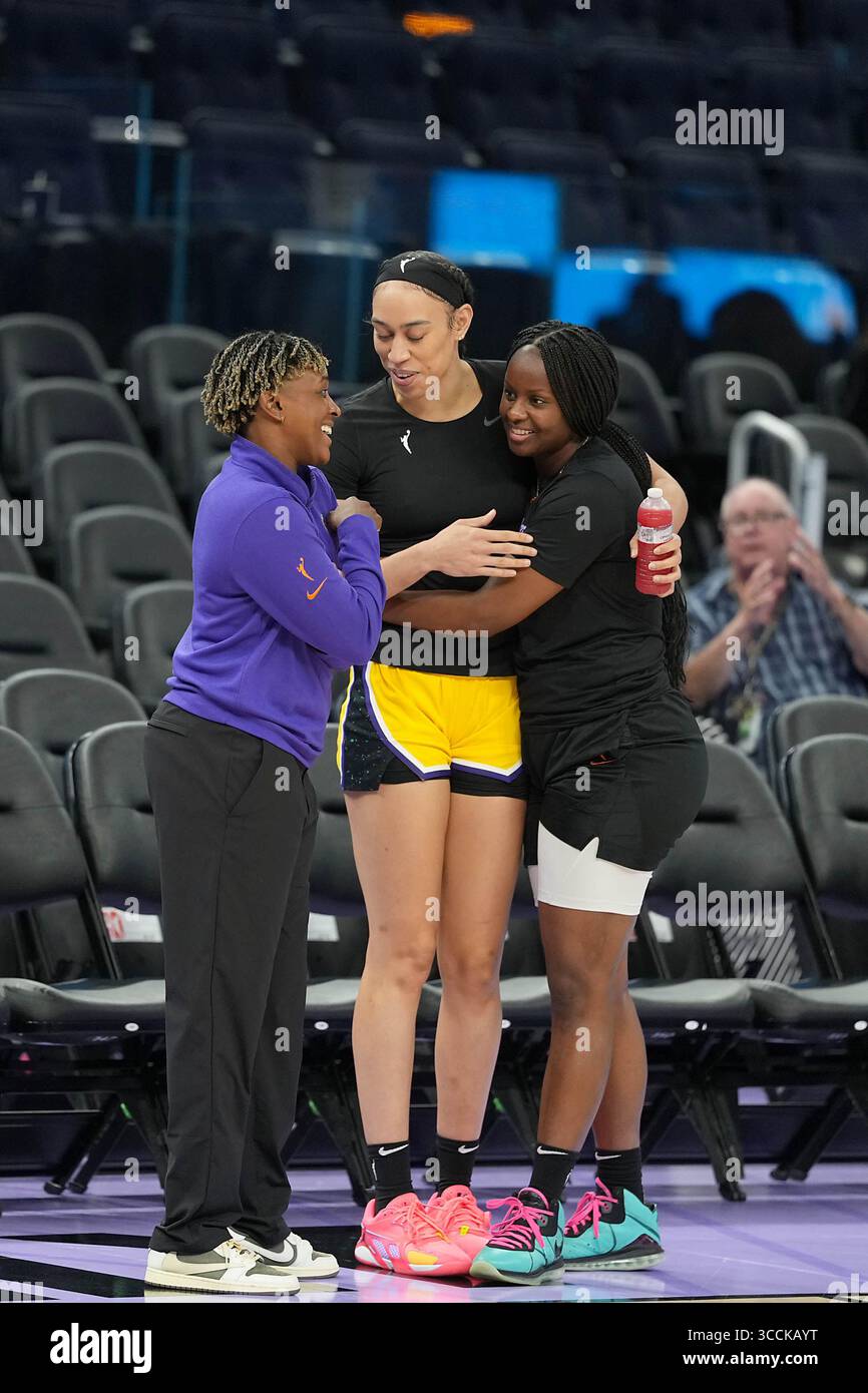 LA Sparks forward Dearica Hamby (5) talking with Golden State Valkyries ...