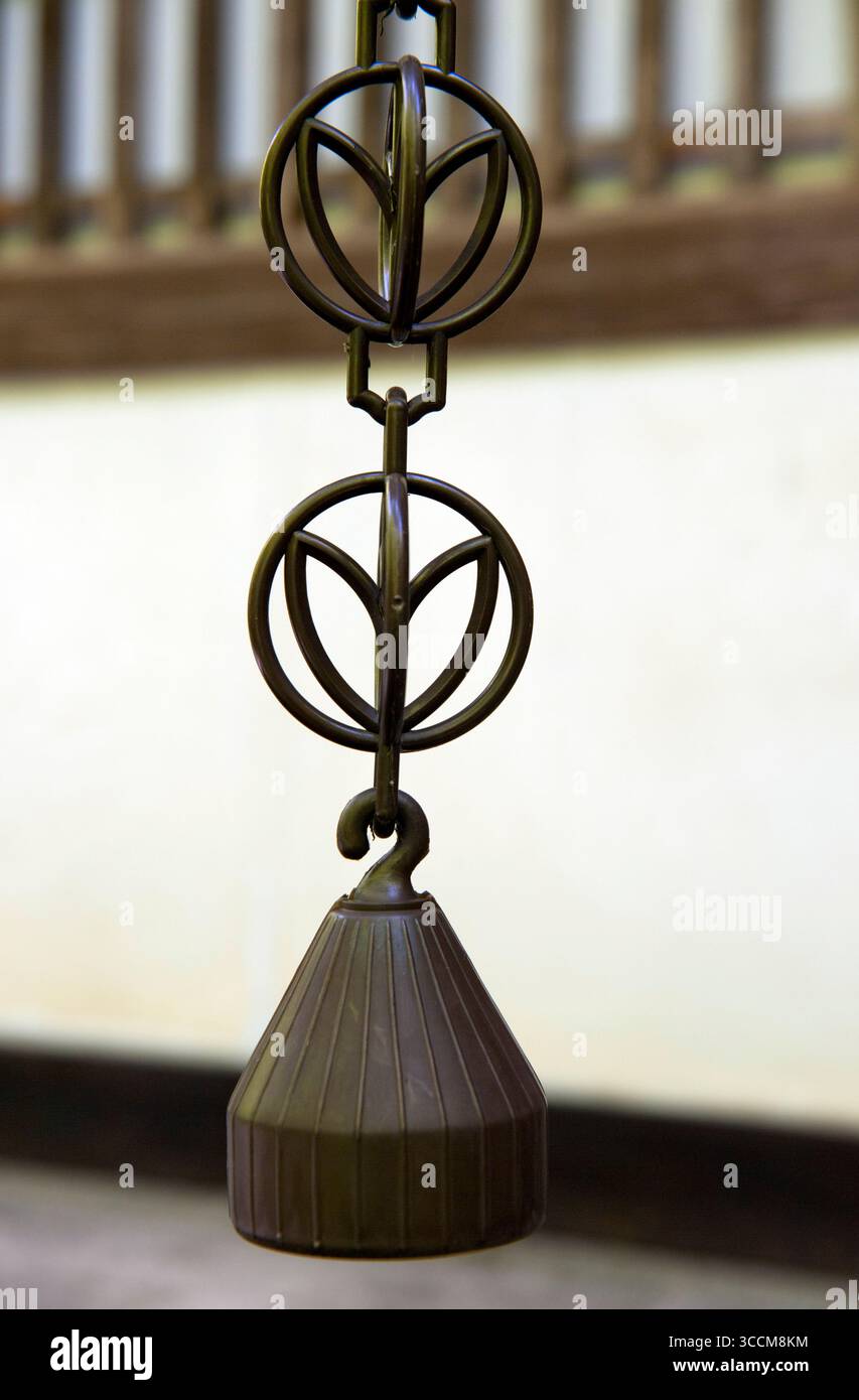 Japanese copper "kusaridoi" (鎖樋) copper rain chain: an elegant ...