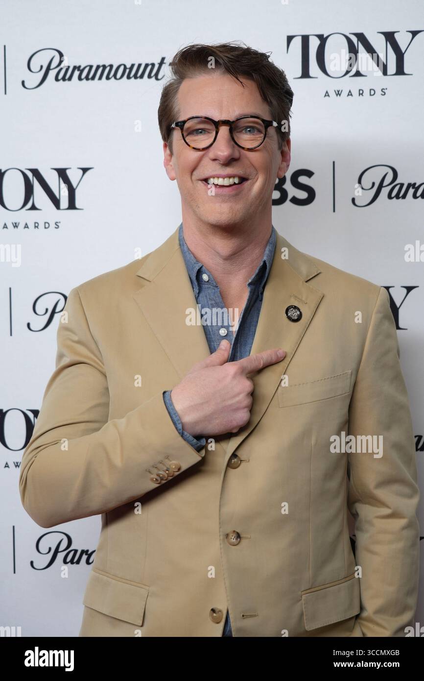 Sean hayes tony hi-res stock photography and images - Alamy