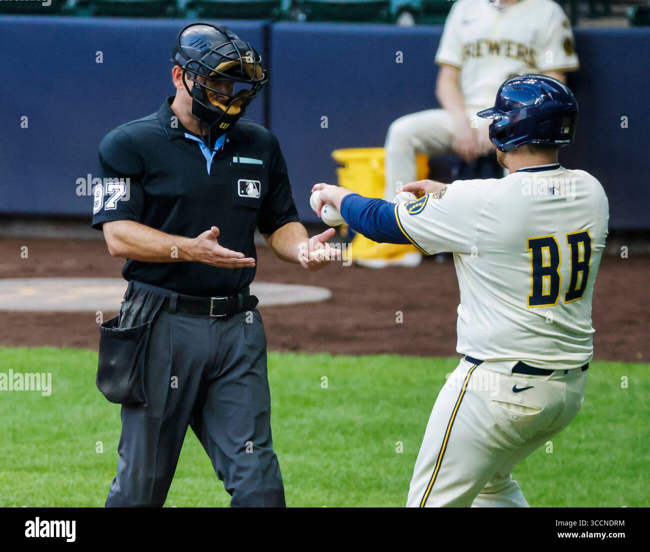 Milwaukee, United States. 11th Aug, 2025. Home plate umpire Ben May ...