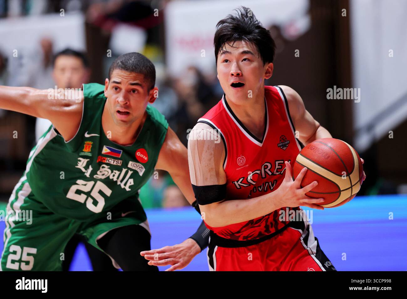Yoyogi National Stadium 2nd Gymnasium, Tokyo, Japan. 11th Aug, 2025. (L ...