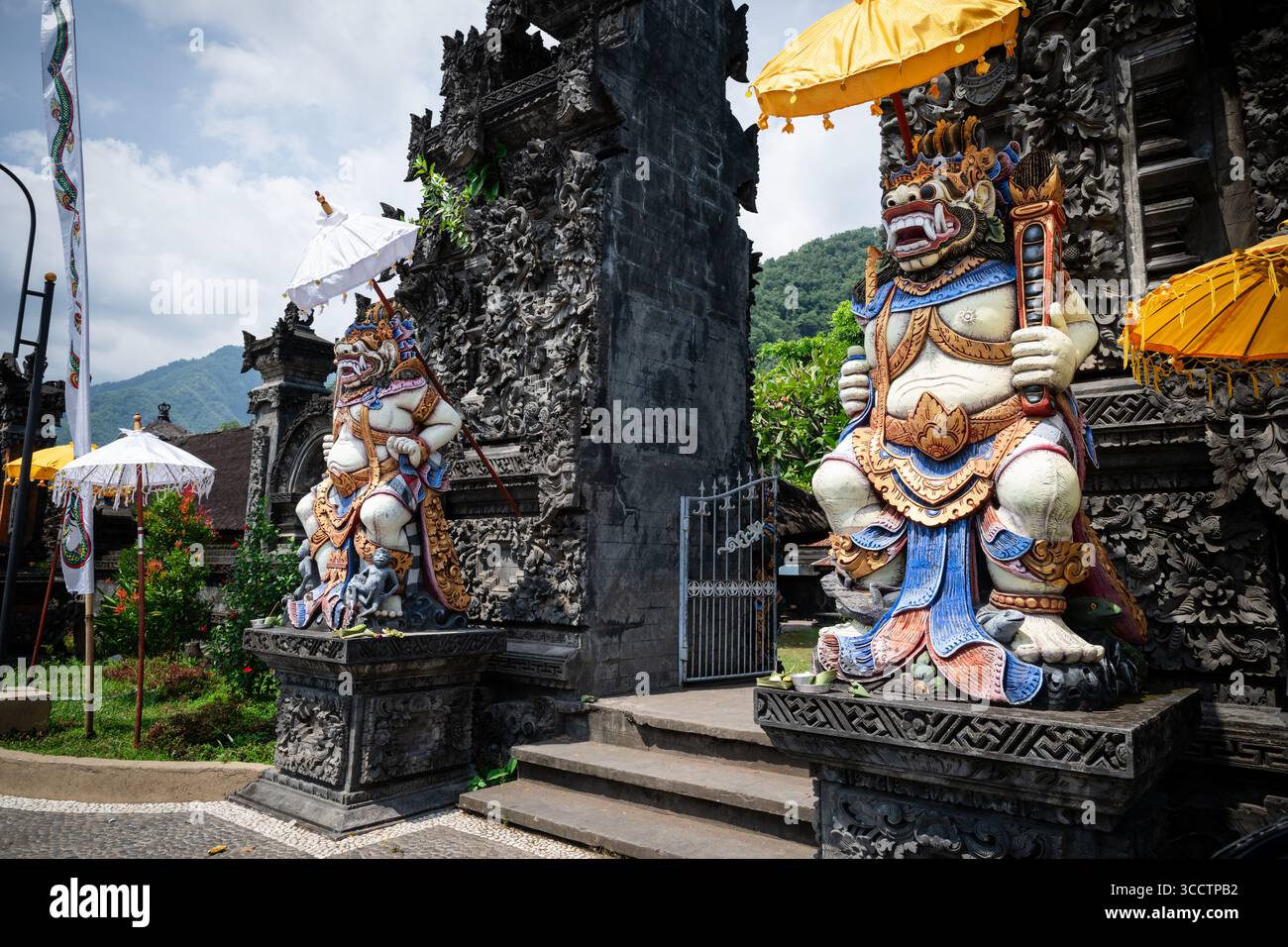 Dvarapala guardian statues flanking a Balinese Hindu temple gateway in ...