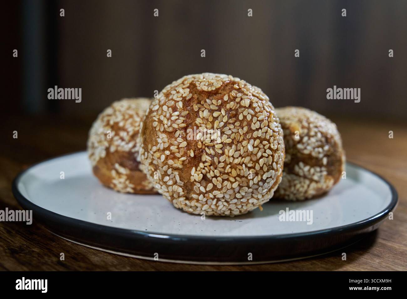 Traditional Beijing sesame Shaobing (Baked cake in griddle Stock Photo ...