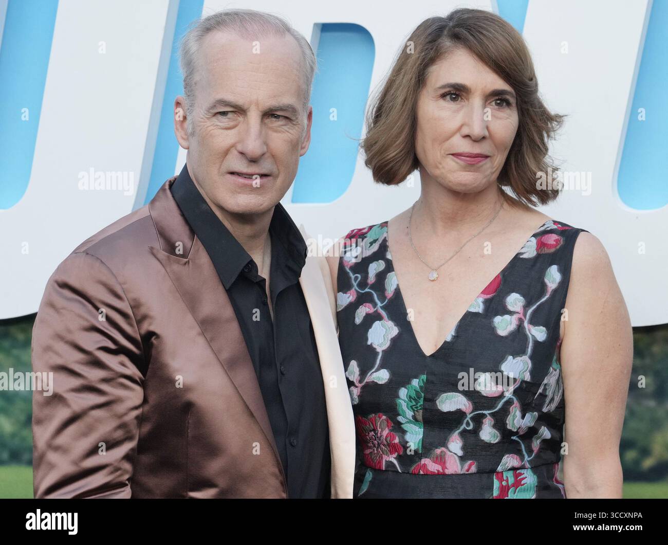 L r bob odenkirk and naomi odenkirk hi-res stock photography and images - Alamy