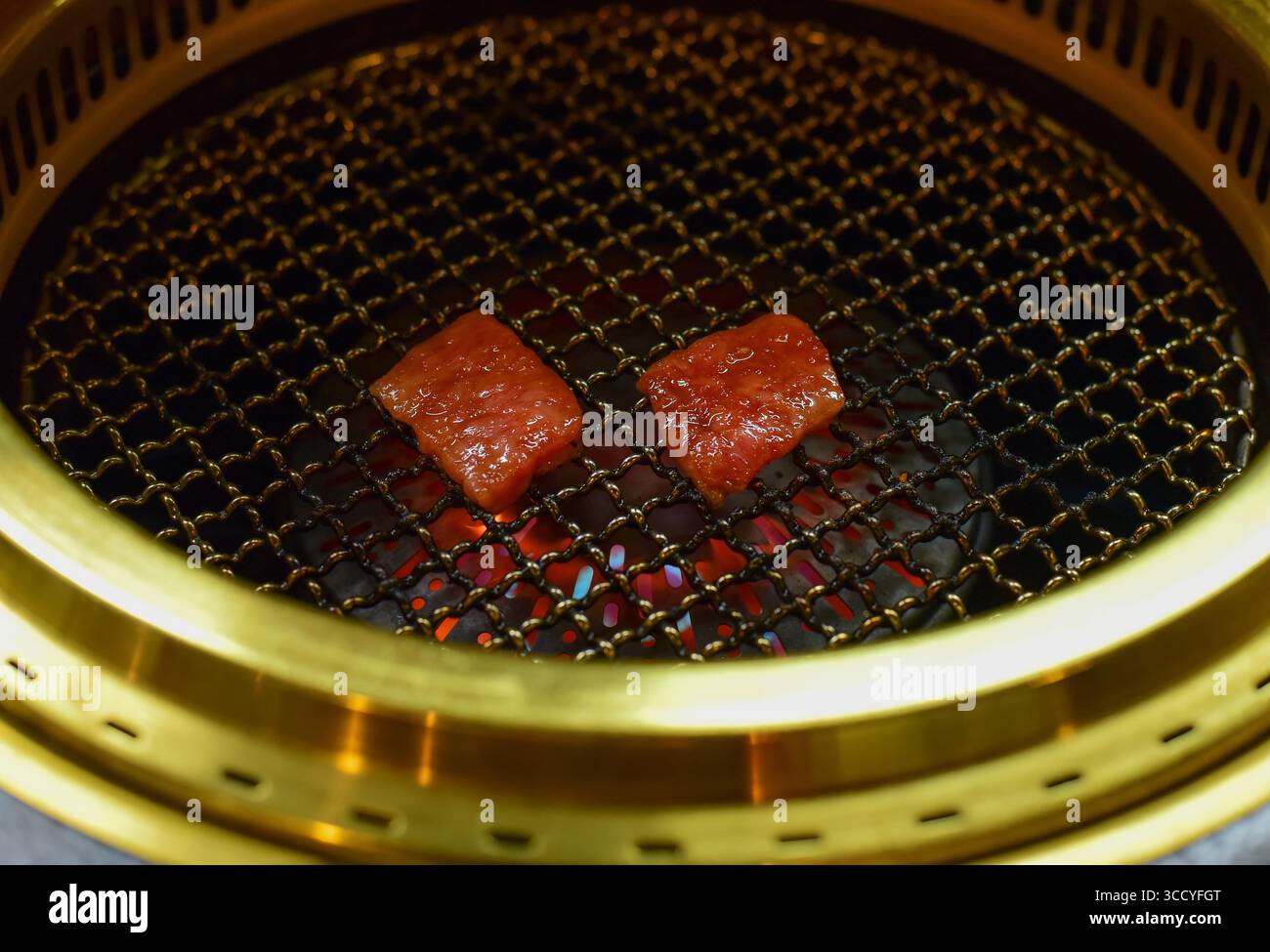 Traditional Japanese Hida Beef on grill, Yakiniku Stock Photo - Alamy