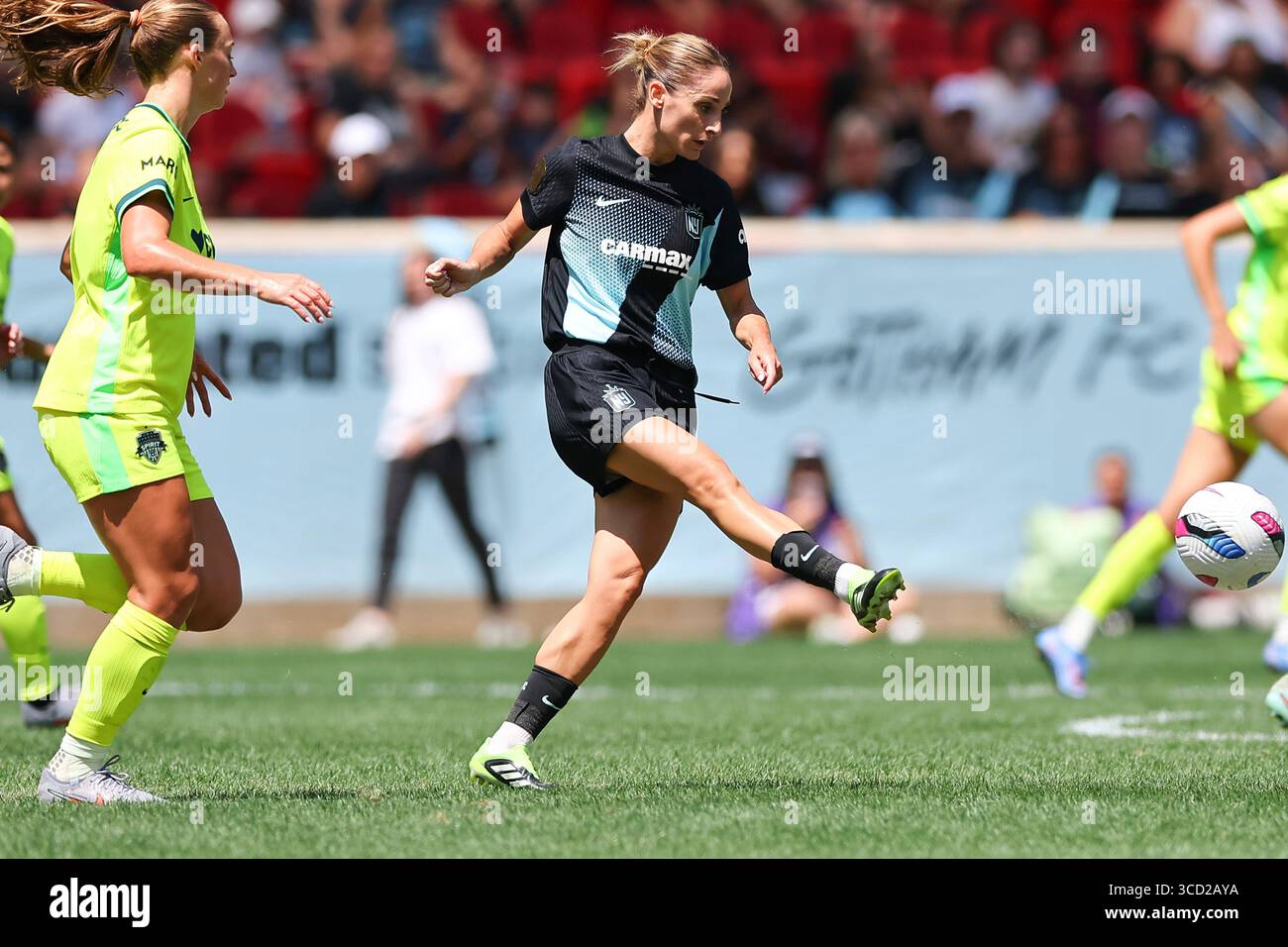 HARRISON, NJ - AUGUST 09: Esther González #9 of NJ/NY Gotham FC during ...
