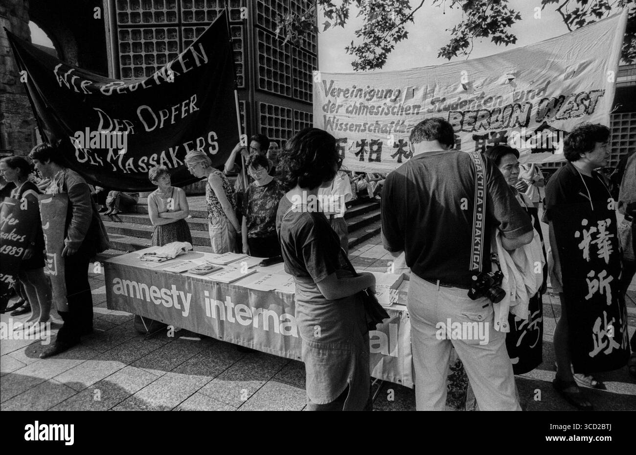 Asia protest demonstrator Black and White Stock Photos & Images - Alamy