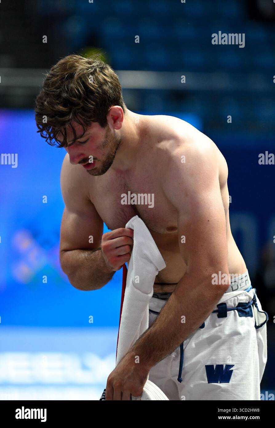 (250812) -- CHENGDU, Aug. 12, 2025 (Xinhua) -- Nimrod Ryeder of Israel ...