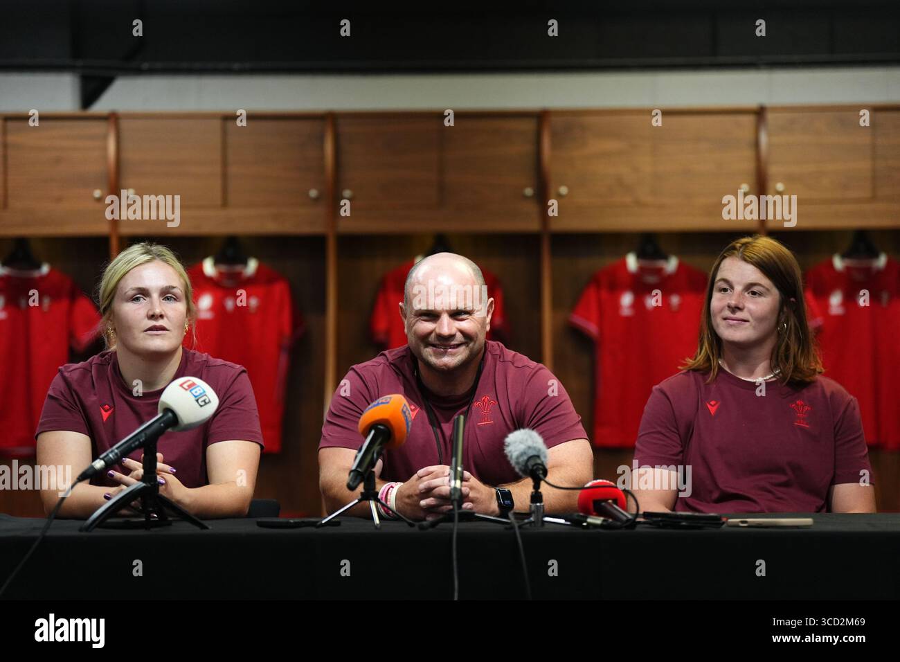 Wales head coach Sean Lynn (centre) with co-captain's Alex Callender ...