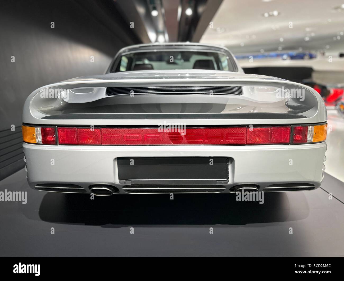 Close-up of the legendary Porsche 959 rear, featuring full-width ...