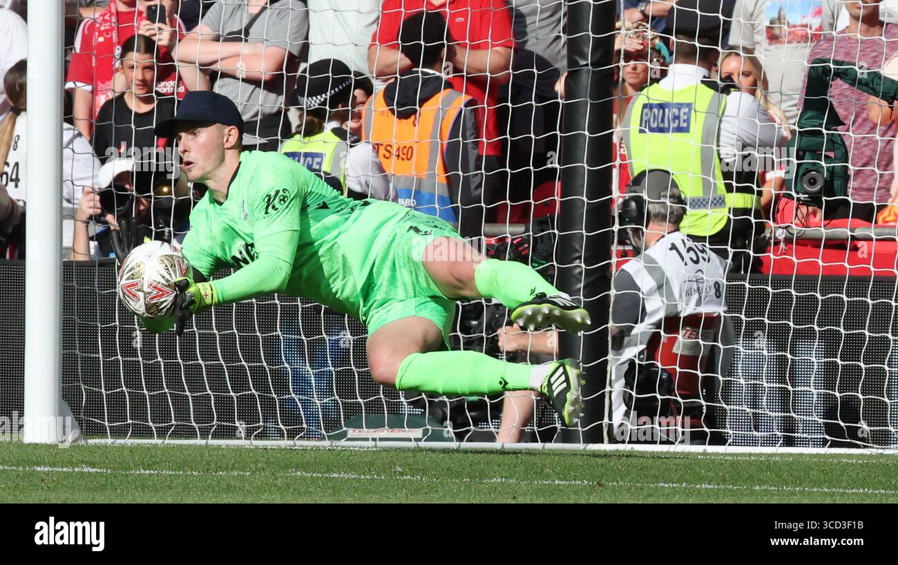 London, UK. 10th Aug, 2025. Dean Henderson of Crystal Palace with cap ...