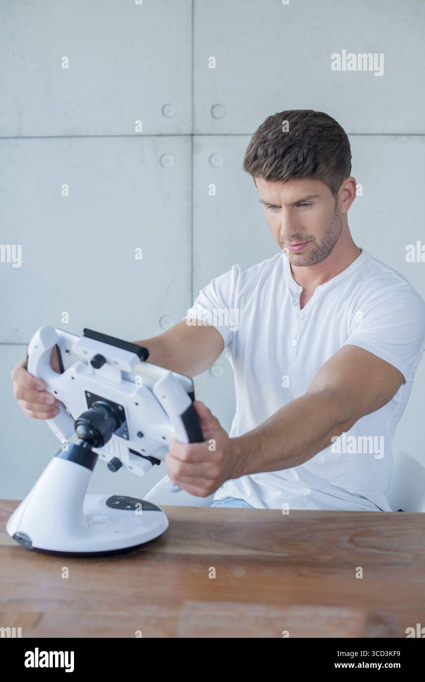 Gaming man hi-res stock photography and images - Alamy