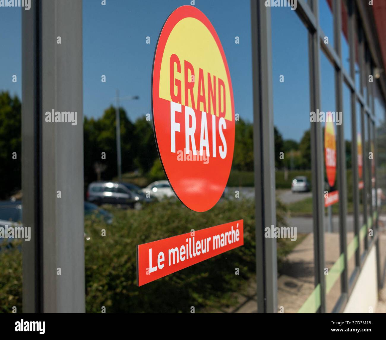 Supermarket Grand Frais, specializes in fresh produce and global ...