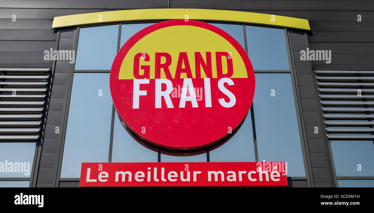 Supermarket Grand Frais, specializes in fresh produce and global ...