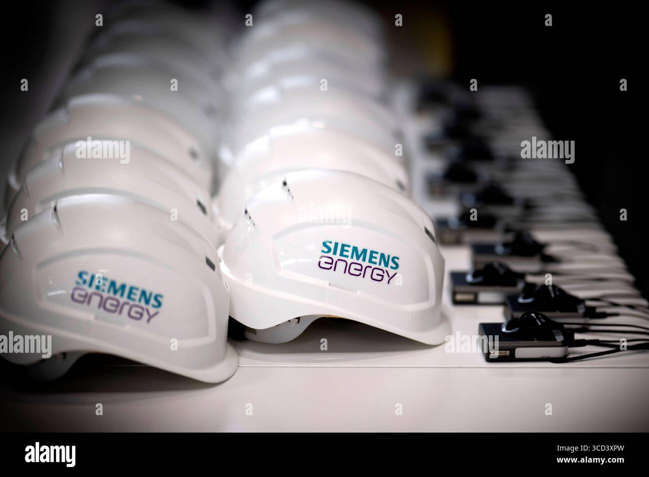 Siemens Energy Deutschland, Germany, Berlin, 05.08.2025 Symbol Helme ...