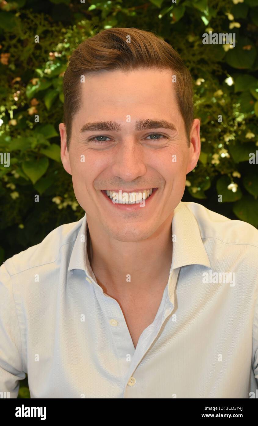 Schauspieler Timothy Boldt posiert beim 20. grossen Fantreffen und ...