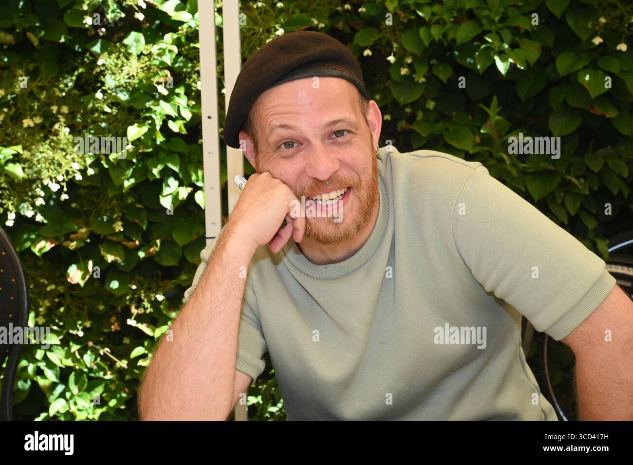 Schauspieler Patrick Müller posiert beim 20. grossen Fantreffen und ...