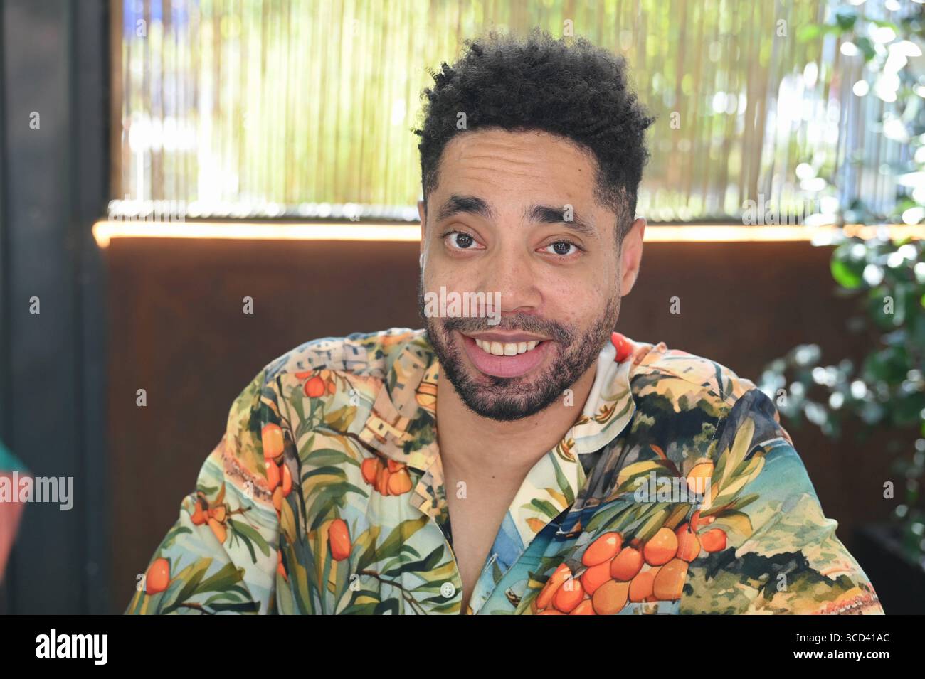 Schauspieler Julius Dombrink posiert beim 20. grossen Fantreffen und ...