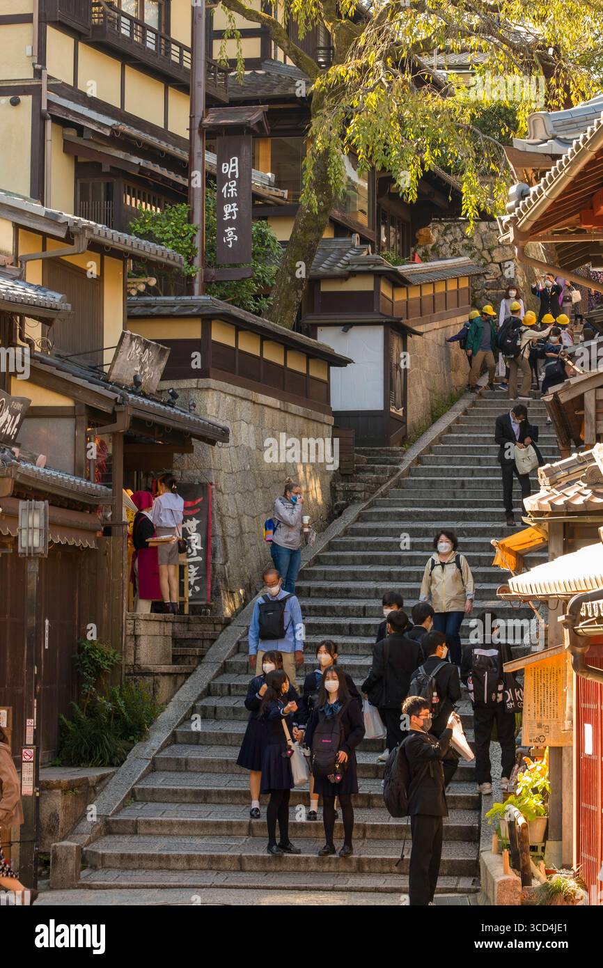 People walking on the stone steps of Sannen-Zaka Path on a sunny ...