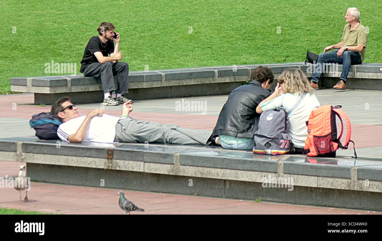 Glasgow, Scotland, UK. 12th August, 2025. UK Weather: Temperatures soar ...