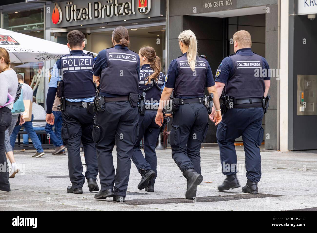 Gemeinsame Streife von Landespolizei und Polizeibehörde in Stuttgart ...