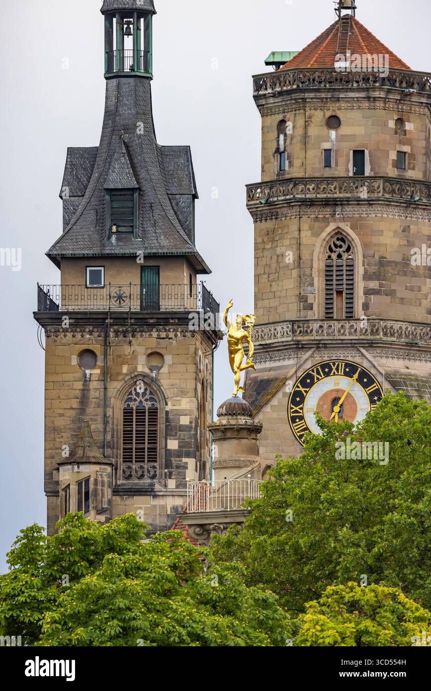 Stadtansicht Stuttgart, die beiden Türme der Stiftskirche. Dazwischen ...