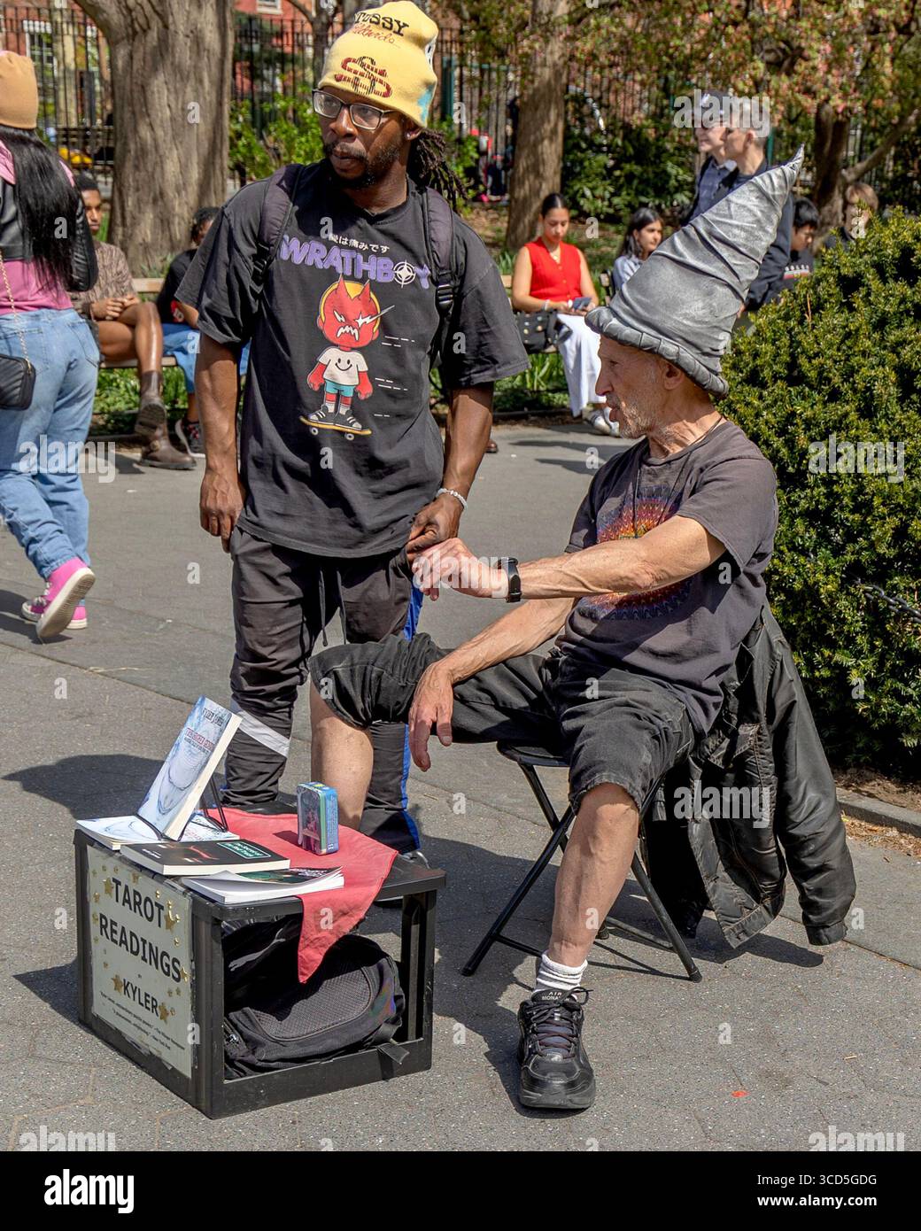 Tarot readings hi-res stock photography and images - Alamy