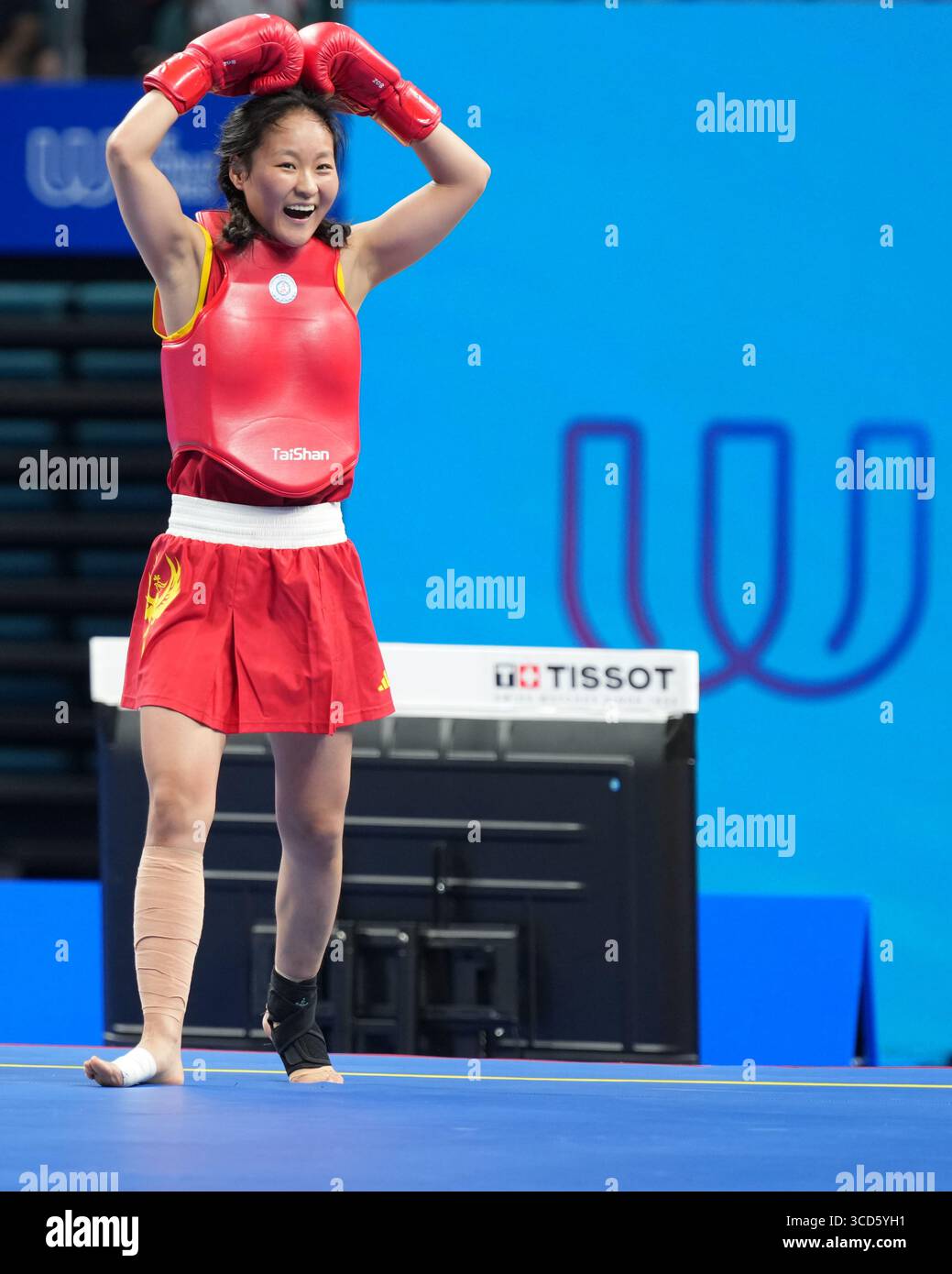 (250812) -- CHENGDU, Aug. 12, 2025 (Xinhua) -- Chen Mengyue of China ...