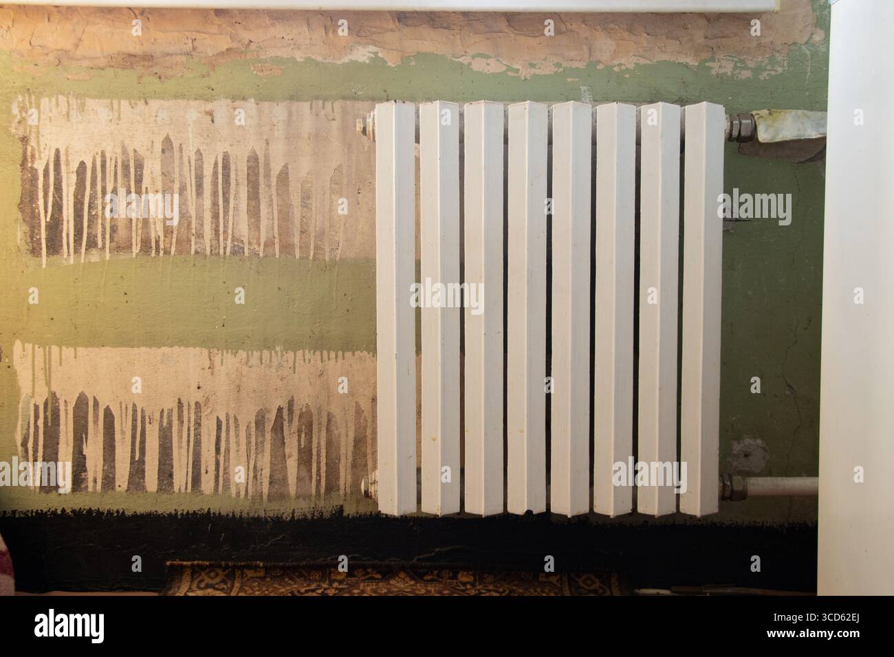 Stain wall radiator hi-res stock photography and images - Alamy