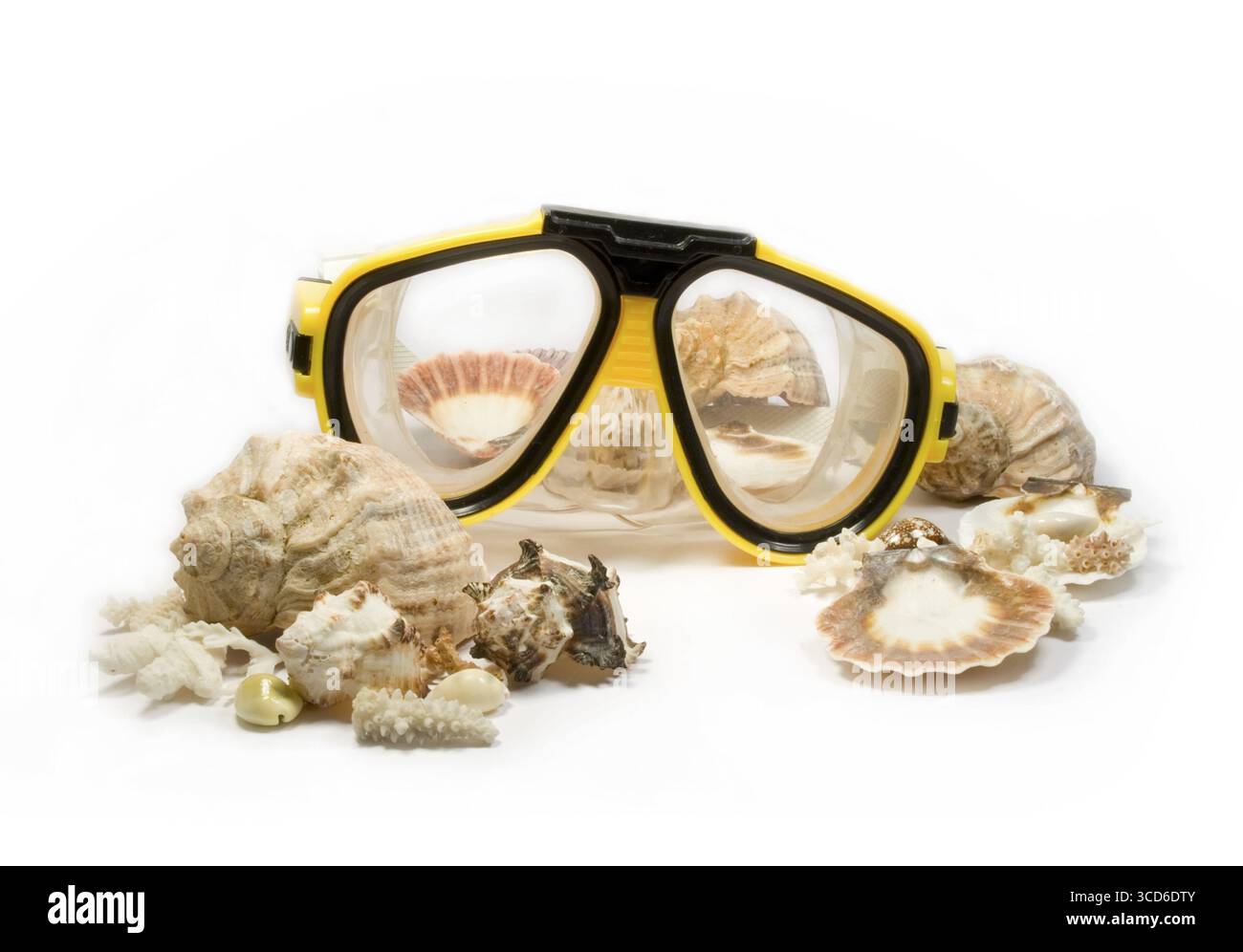 Yellow diving mask with sea shells Stock Photo - Alamy