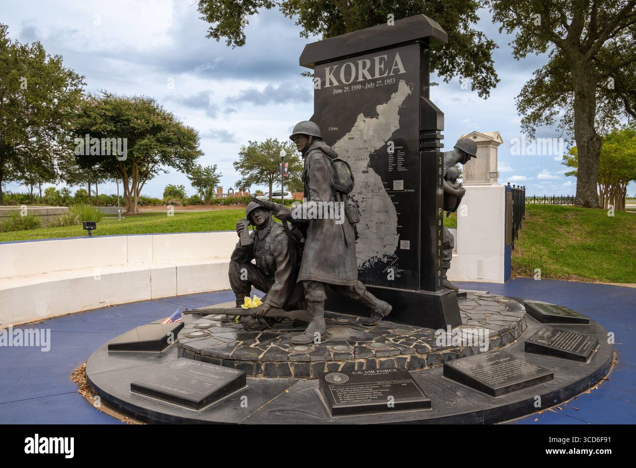 Korean War Memorial with bronze soldier statues and engraved map at ...