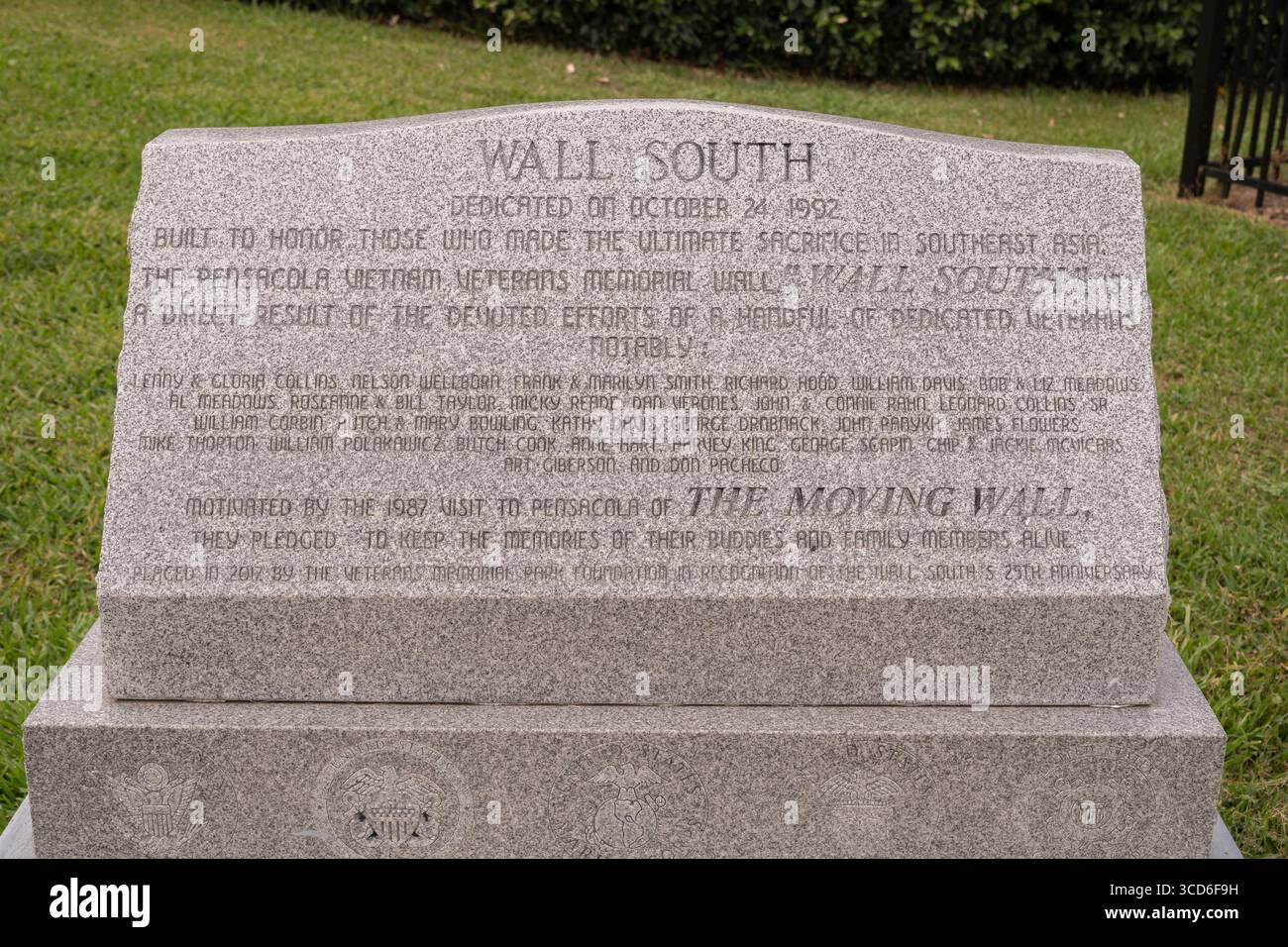 Korean war veterans dedication stone hi-res stock photography and ...