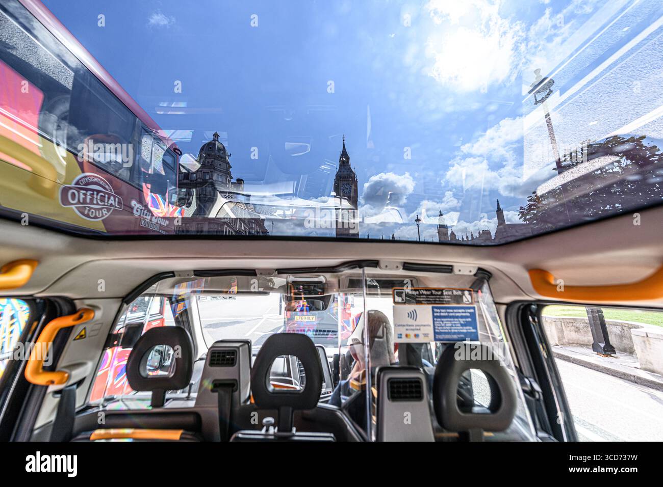 Westminster london black taxi hi-res stock photography and images - Alamy