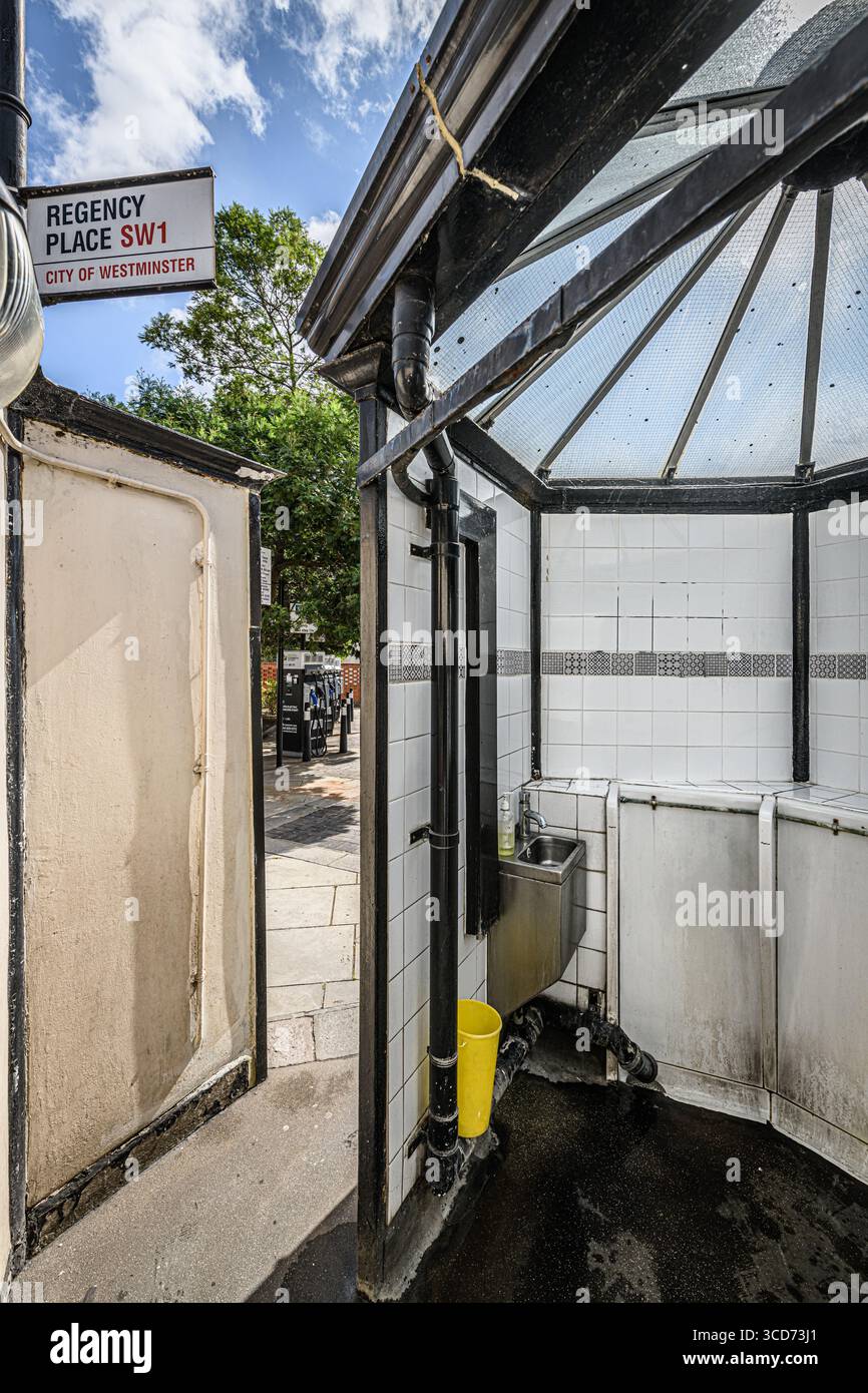 Open air lavatory hi-res stock photography and images - Alamy