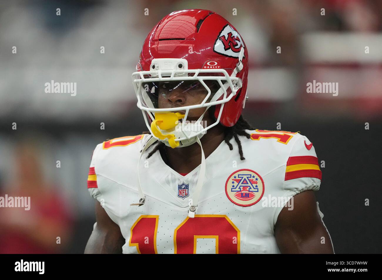 Kansas City Chiefs running back Isiah Pacheco (10) warms up before an ...