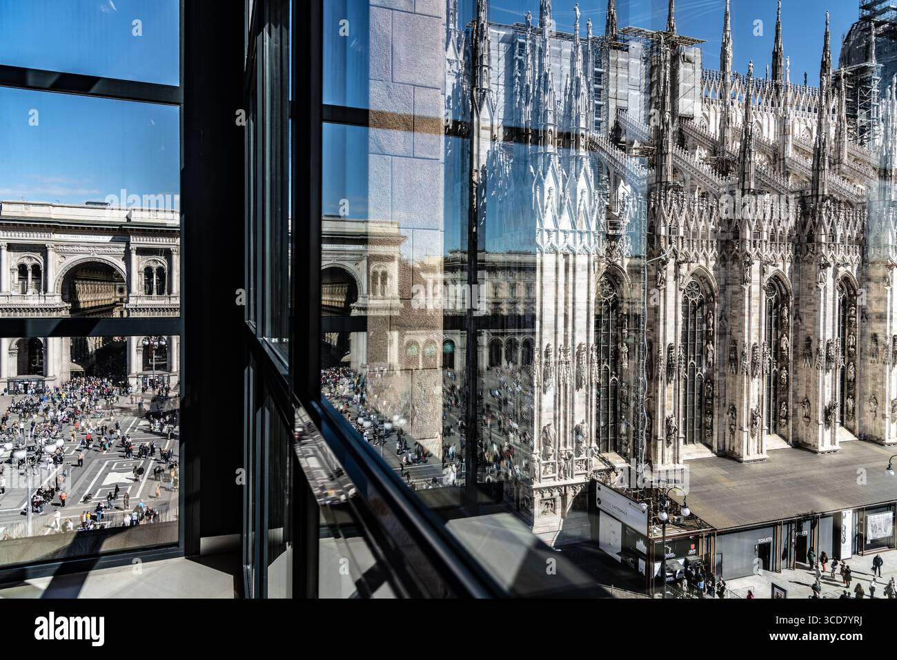 Iconic milan landmarks hi-res stock photography and images - Alamy