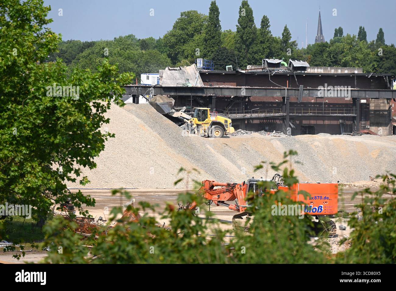 Demolition and rubble recycling, stone crushing, demolition work on the ...